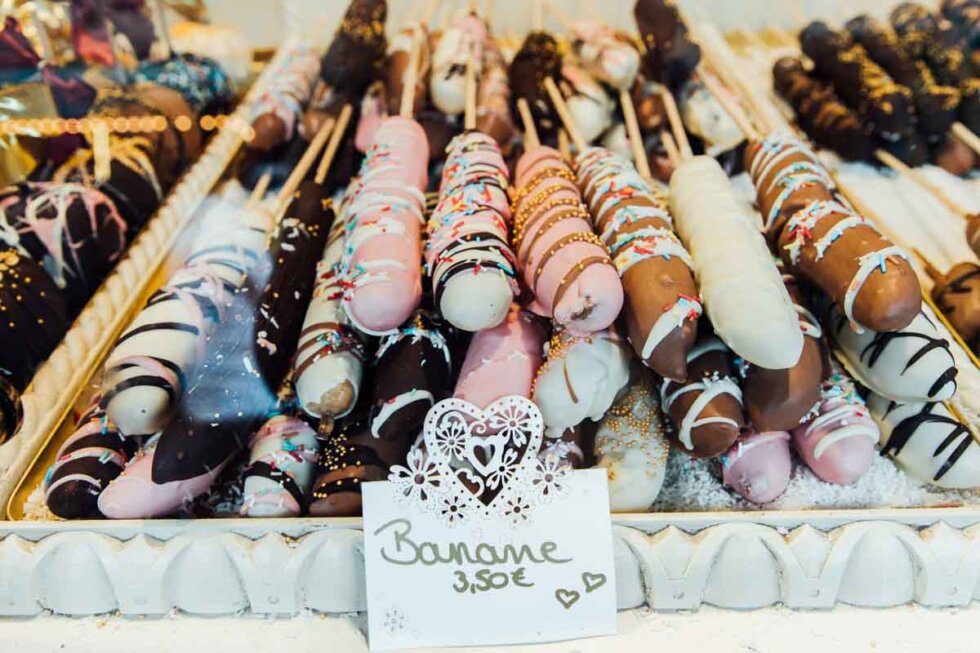 41 German Christmas Market Food & Drinks to Try